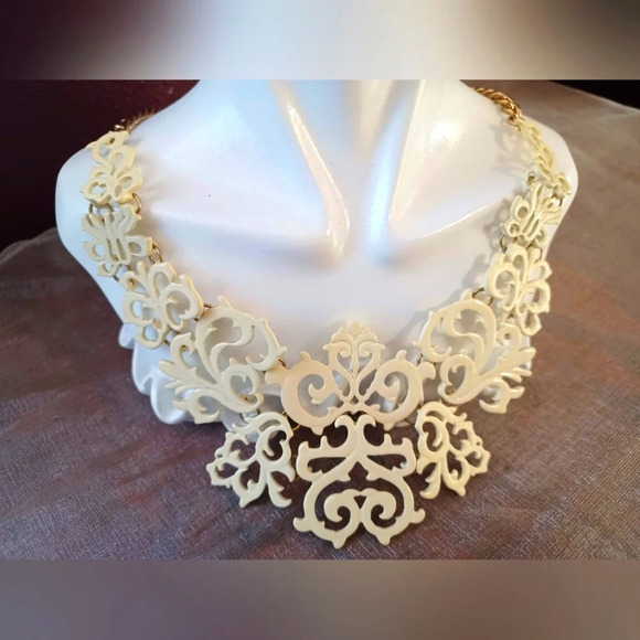 unknown | Jewelry | Exquisite Statement Enamel Scroll Lace Bib Necklace ...